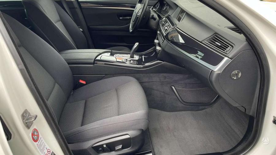 Balts BMW 520 2015 Marijampole, ar dzinēja tilpumu 2.00 L un nobraukumu 297 tūkst. km par 9650 €, foto 18 vietnē AUTOMOTO.COM.LV