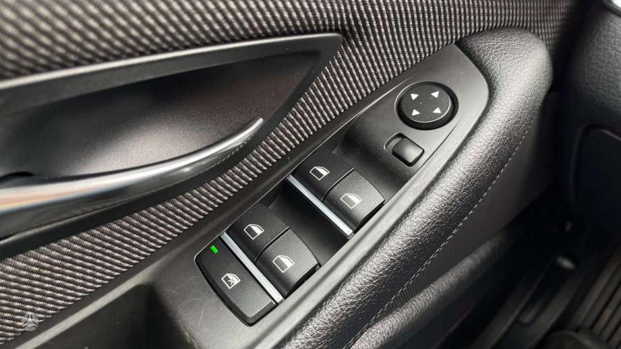 Balts BMW 520 2015 Marijampole, ar dzinēja tilpumu 2.00 L un nobraukumu 297 tūkst. km par 9650 €, foto 33 vietnē AUTOMOTO.COM.LV