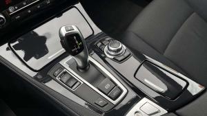 Balts BMW 520 2015 Marijampole, ar dzinēja tilpumu 2.00 L un nobraukumu 297 tūkst. km par 9650 €, foto 34 vietnē AUTOMOTO.COM.LV