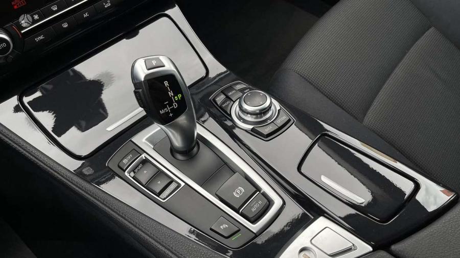 Balts BMW 520 2015 Marijampole, ar dzinēja tilpumu 2.00 L un nobraukumu 297 tūkst. km par 9650 €, foto 34 vietnē AUTOMOTO.COM.LV