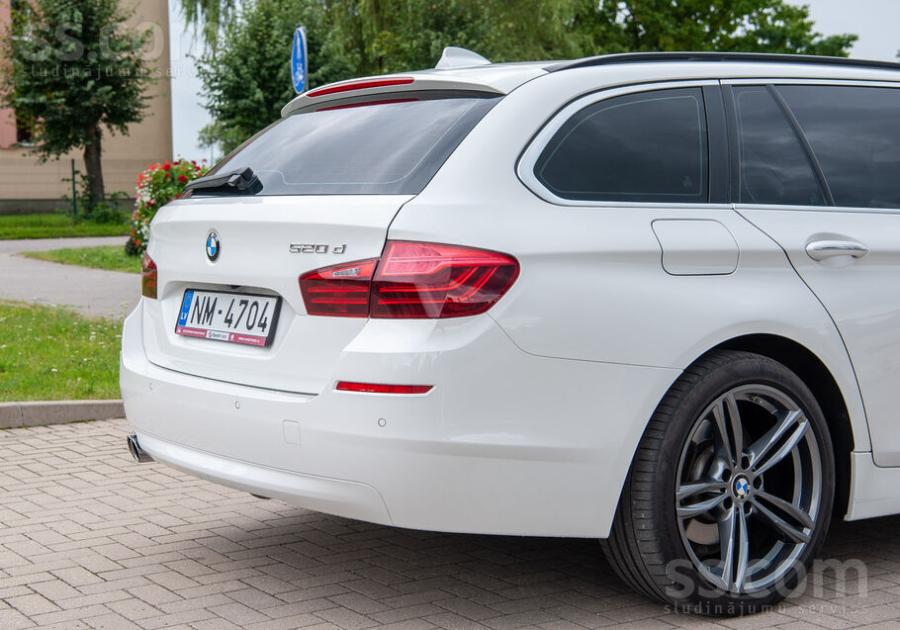 White BMW 520 2015 in Cesis, with an engine capacity of 2.00 L and mileage of 224 thousand km for 12250 €, photo 10 on AUTOMOTO.COM.LV