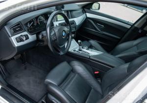 White BMW 520 2015 in Cesis, with an engine capacity of 2.00 L and mileage of 224 thousand km for 12250 €, photo 13 on AUTOMOTO.COM.LV