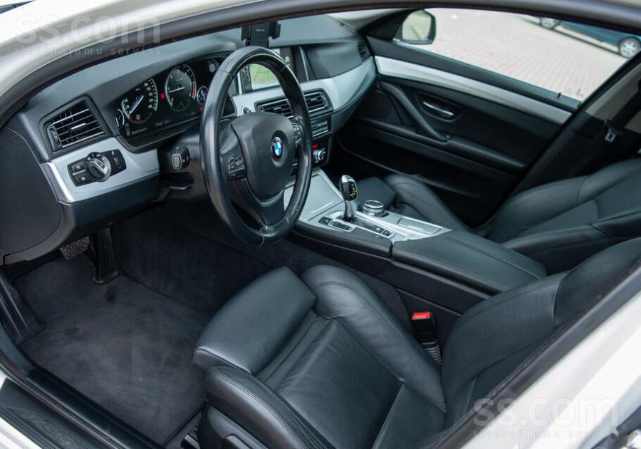 White BMW 520 2015 in Cesis, with an engine capacity of 2.00 L and mileage of 224 thousand km for 12250 €, photo 13 on AUTOMOTO.COM.LV