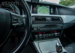 White BMW 520 2015 in Cesis, with an engine capacity of 2.00 L and mileage of 224 thousand km for 12250 €, photo 18 on AUTOMOTO.COM.LV