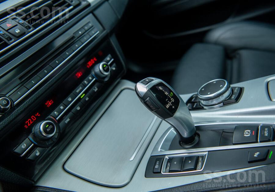 White BMW 520 2015 in Cesis, with an engine capacity of 2.00 L and mileage of 224 thousand km for 12250 €, photo 19 on AUTOMOTO.COM.LV