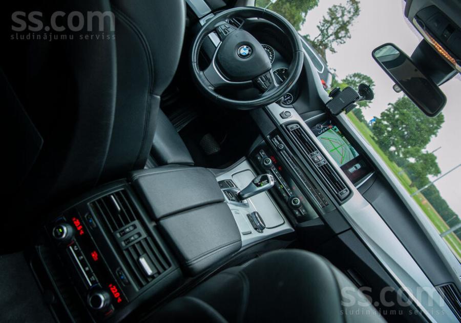 White BMW 520 2015 in Cesis, with an engine capacity of 2.00 L and mileage of 224 thousand km for 12250 €, photo 25 on AUTOMOTO.COM.LV