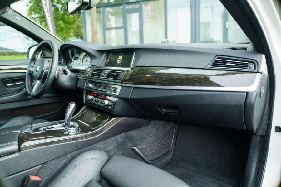 Balts BMW 520 2015 Viļņa, ar dzinēja tilpumu 2.00 L un nobraukumu 249 tūkst. km par 11900 €, foto 19 vietnē AUTOMOTO.COM.LV