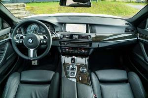 Balts BMW 520 2015 Viļņa, ar dzinēja tilpumu 2.00 L un nobraukumu 249 tūkst. km par 11900 €, foto 23 vietnē AUTOMOTO.COM.LV