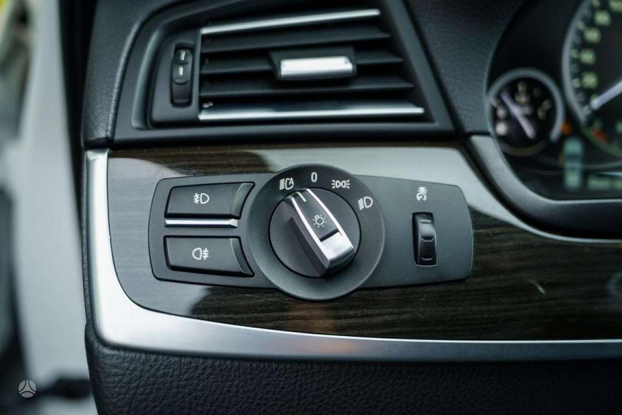 Balts BMW 520 2015 Viļņa, ar dzinēja tilpumu 2.00 L un nobraukumu 249 tūkst. km par 11900 €, foto 34 vietnē AUTOMOTO.COM.LV