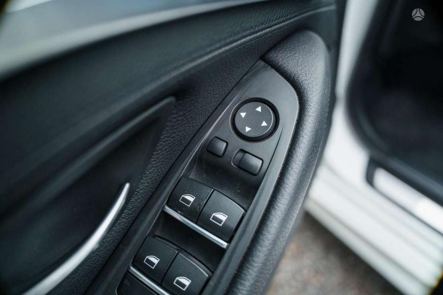 Balts BMW 520 2015 Viļņa, ar dzinēja tilpumu 2.00 L un nobraukumu 249 tūkst. km par 11900 €, foto 35 vietnē AUTOMOTO.COM.LV