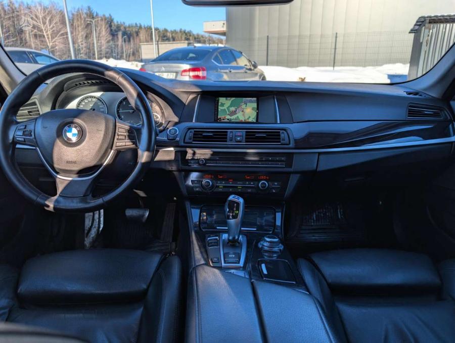 White BMW 520 2016 in Kaunas, with an engine capacity of 2.00 L and mileage of 415 thousand km for 7850 €, photo 13 on AUTOMOTO.COM.LV