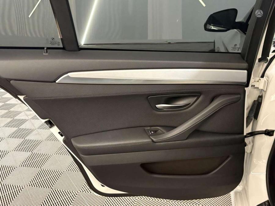 Balts BMW 520 2016 Marijampole, ar dzinēja tilpumu 2.00 L un nobraukumu 259 tūkst. km par 13450 €, foto 21 vietnē AUTOMOTO.COM.LV