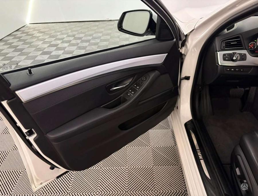 Balts BMW 520 2016 Marijampole, ar dzinēja tilpumu 2.00 L un nobraukumu 259 tūkst. km par 13450 €, foto 36 vietnē AUTOMOTO.COM.LV
