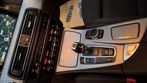 White BMW 520 2016 in Kedainiai, with an engine capacity of 2.00 L and mileage of 300 thousand km for 10899 €, photo 26 on AUTOMOTO.COM.LV