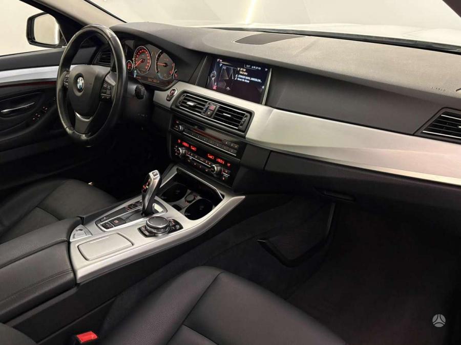 White BMW 520 2016 in Marijampole, with an engine capacity of 2.00 L and mileage of 259 thousand km for 12650 €, photo 19 on AUTOMOTO.COM.LV