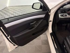 White BMW 520 2016 in Marijampole, with an engine capacity of 2.00 L and mileage of 259 thousand km for 12650 €, photo 31 on AUTOMOTO.COM.LV