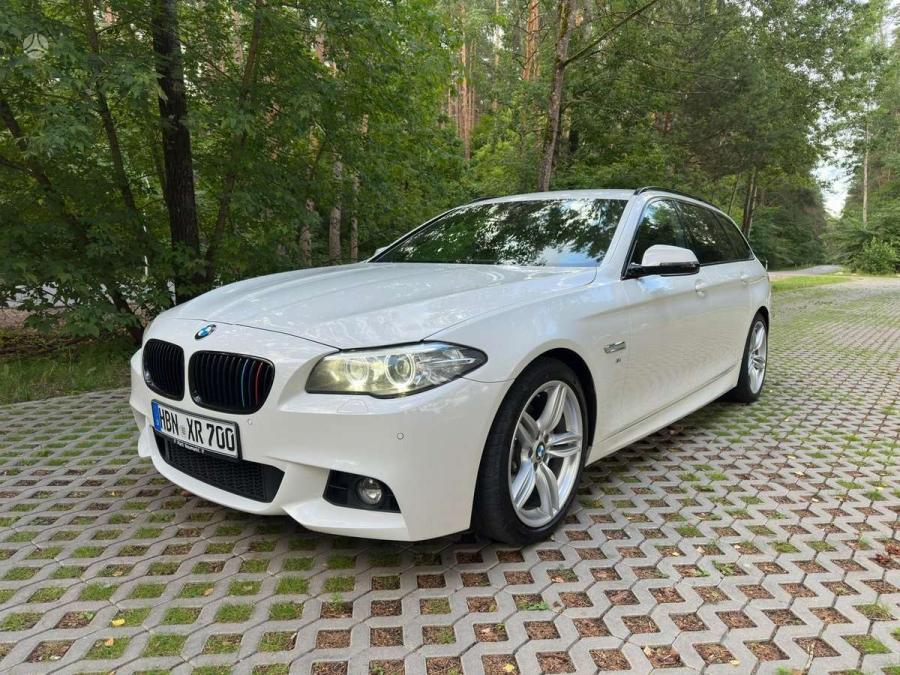 White BMW 520 2016 in Vilnius, with an engine capacity of 2.00 L and mileage of 238 thousand km for 12699 €, photo 4 on AUTOMOTO.COM.LV