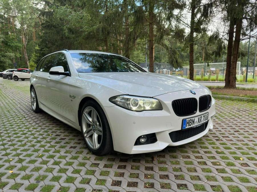 White BMW 520 2016 in Vilnius, with an engine capacity of 2.00 L and mileage of 238 thousand km for 12699 €, photo 12 on AUTOMOTO.COM.LV