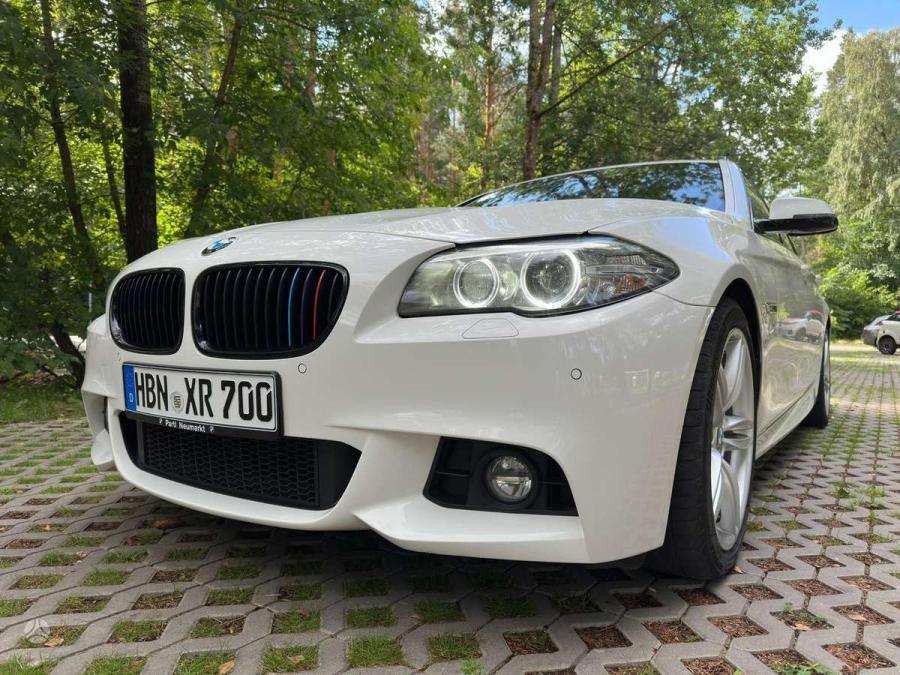 White BMW 520 2016 in Vilnius, with an engine capacity of 2.00 L and mileage of 238 thousand km for 12699 €, photo 16 on AUTOMOTO.COM.LV