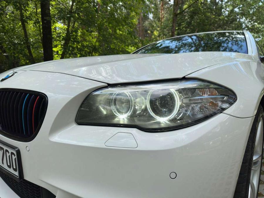 White BMW 520 2016 in Vilnius, with an engine capacity of 2.00 L and mileage of 238 thousand km for 12699 €, photo 18 on AUTOMOTO.COM.LV