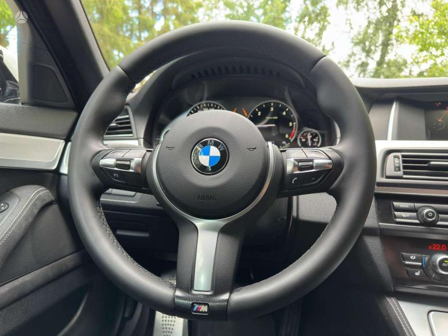 White BMW 520 2016 in Vilnius, with an engine capacity of 2.00 L and mileage of 238 thousand km for 12699 €, photo 24 on AUTOMOTO.COM.LV