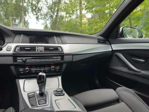 White BMW 520 2016 in Vilnius, with an engine capacity of 2.00 L and mileage of 238 thousand km for 12699 €, photo 25 on AUTOMOTO.COM.LV