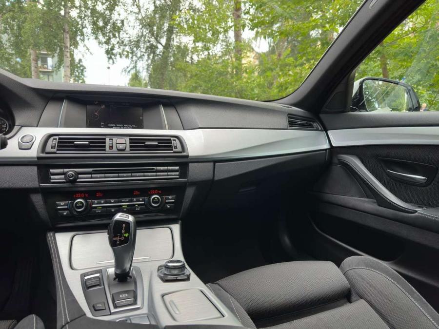 White BMW 520 2016 in Vilnius, with an engine capacity of 2.00 L and mileage of 238 thousand km for 12699 €, photo 25 on AUTOMOTO.COM.LV