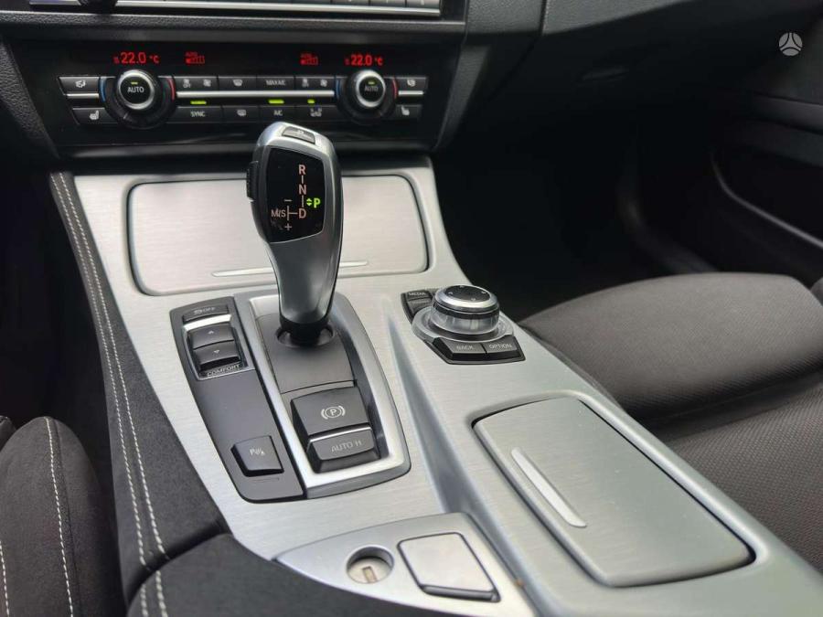 White BMW 520 2016 in Vilnius, with an engine capacity of 2.00 L and mileage of 238 thousand km for 12699 €, photo 28 on AUTOMOTO.COM.LV