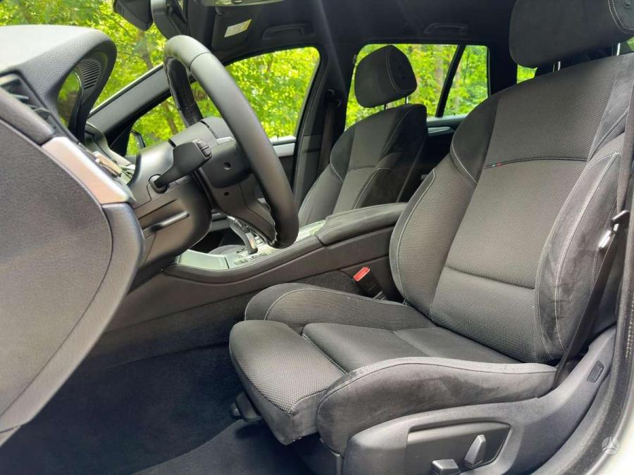 White BMW 520 2016 in Vilnius, with an engine capacity of 2.00 L and mileage of 238 thousand km for 12699 €, photo 29 on AUTOMOTO.COM.LV