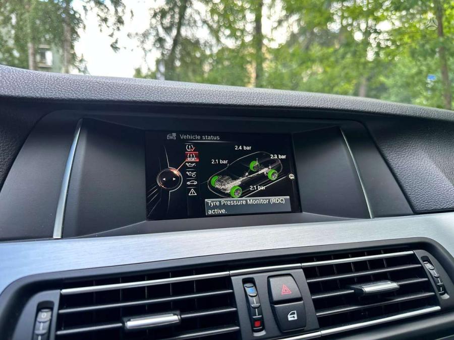 White BMW 520 2016 in Vilnius, with an engine capacity of 2.00 L and mileage of 238 thousand km for 12699 €, photo 37 on AUTOMOTO.COM.LV
