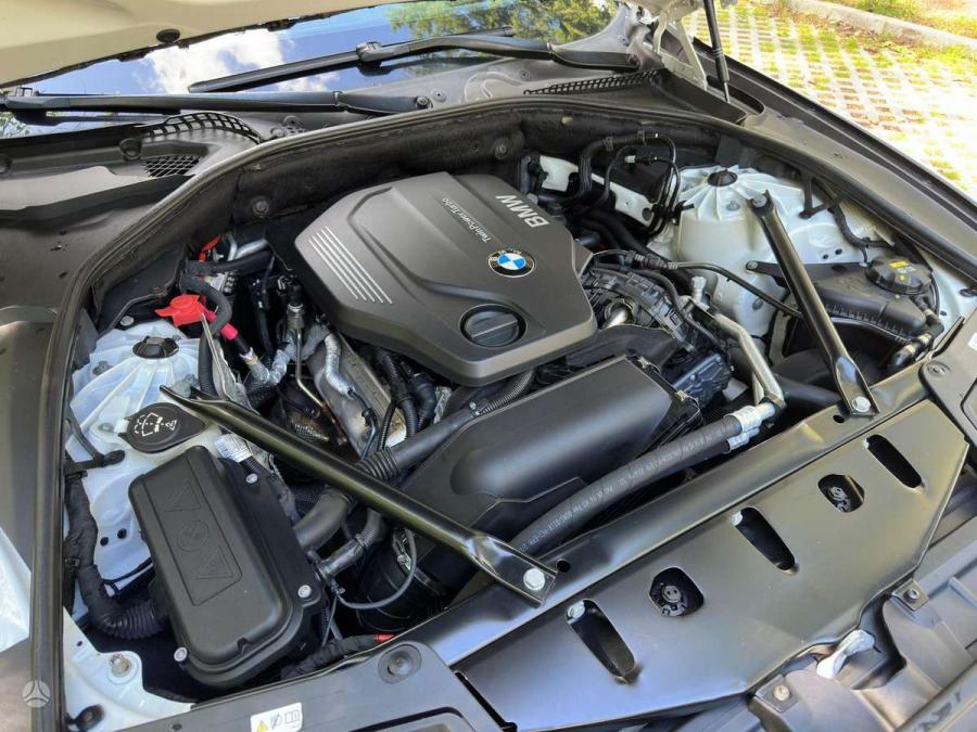 White BMW 520 2016 in Vilnius, with an engine capacity of 2.00 L and mileage of 238 thousand km for 12699 €, photo 49 on AUTOMOTO.COM.LV