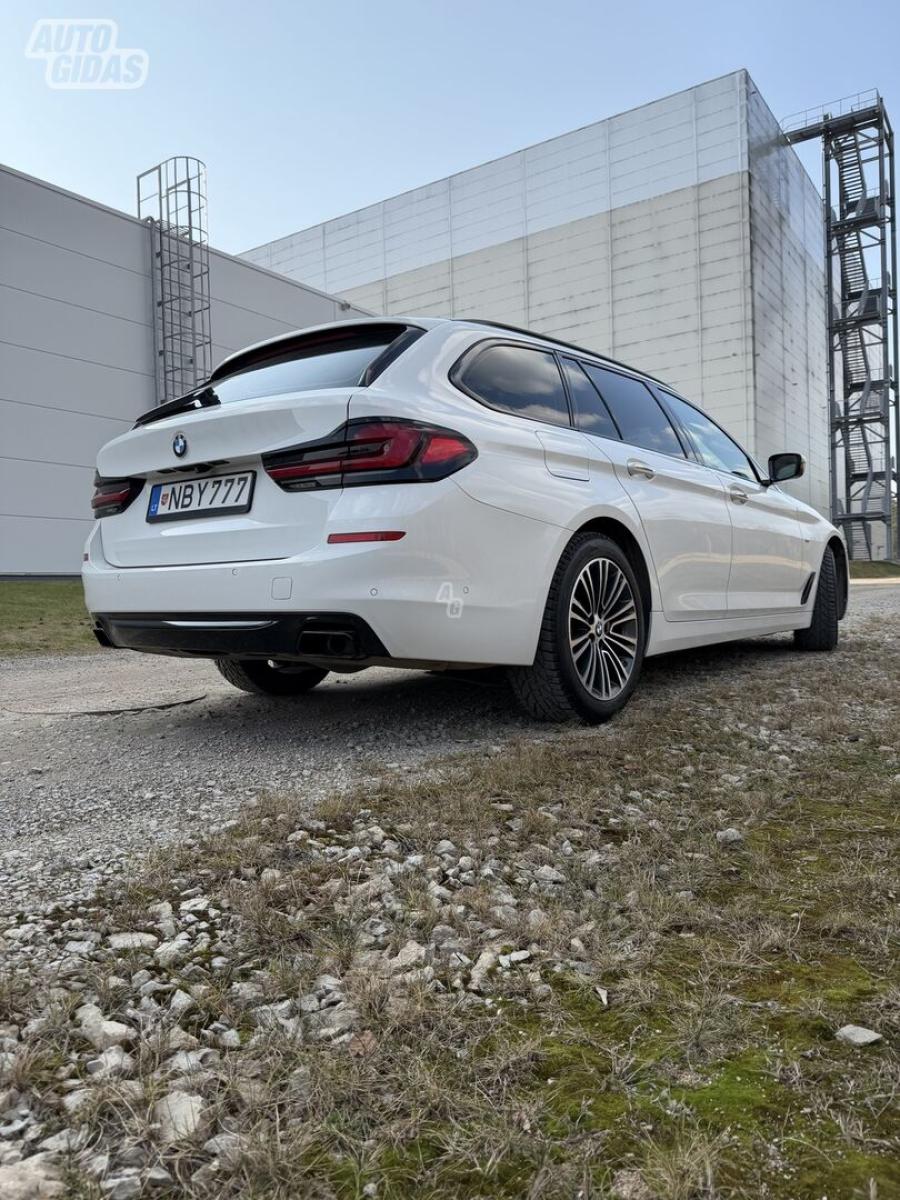 White BMW 520 2017 in Vilnius, with an engine capacity of 2.00 L and mileage of 256 thousand km for 21000 €, photo 9 on AUTOMOTO.COM.LV