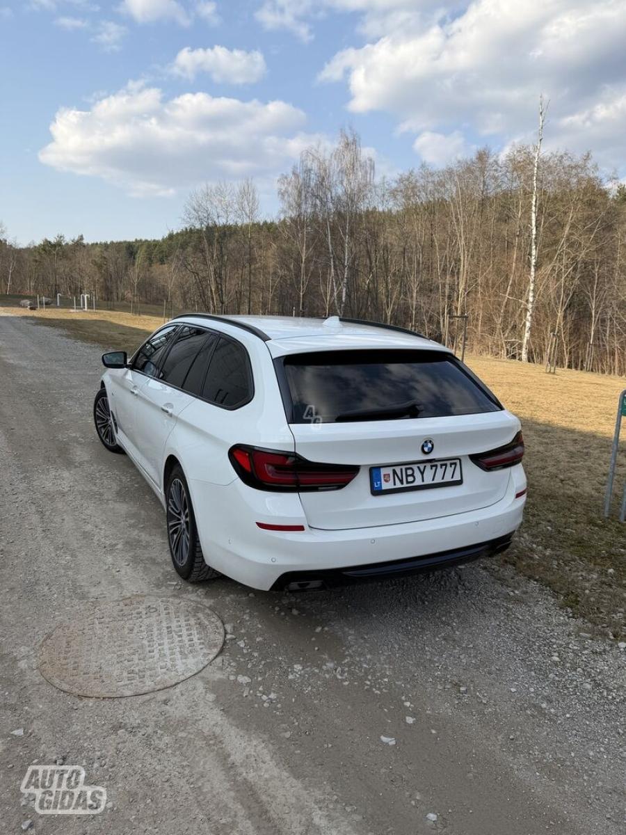 White BMW 520 2017 in Vilnius, with an engine capacity of 2.00 L and mileage of 256 thousand km for 21000 €, photo 10 on AUTOMOTO.COM.LV