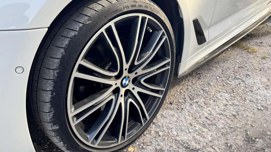 White BMW 520 2017 in Kaunas, with an engine capacity of 2.00 L and mileage of 213 thousand km for 18000 €, photo 8 on AUTOMOTO.COM.LV