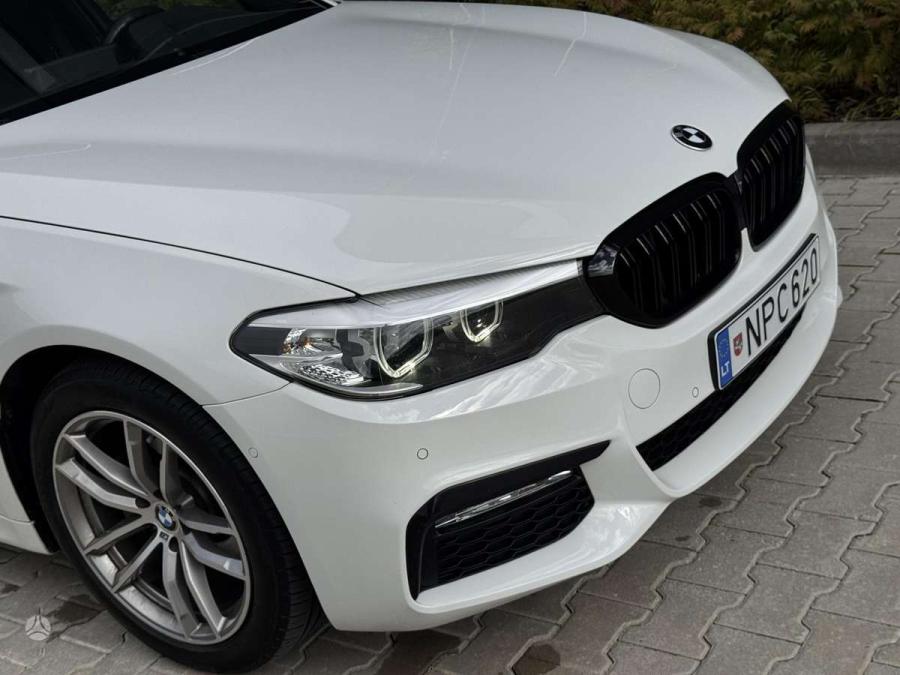 White BMW 520 2017 in Vilnius, with an engine capacity of 2.00 L and mileage of 334 thousand km for 16500 €, photo 3 on AUTOMOTO.COM.LV