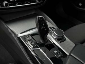 White BMW 520 2017 in Vilnius, with an engine capacity of 2.00 L and mileage of 334 thousand km for 16500 €, photo 12 on AUTOMOTO.COM.LV