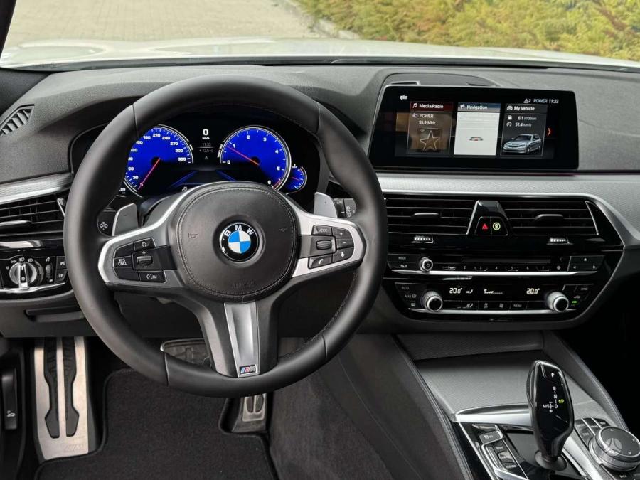 White BMW 520 2017 in Vilnius, with an engine capacity of 2.00 L and mileage of 334 thousand km for 16500 €, photo 13 on AUTOMOTO.COM.LV