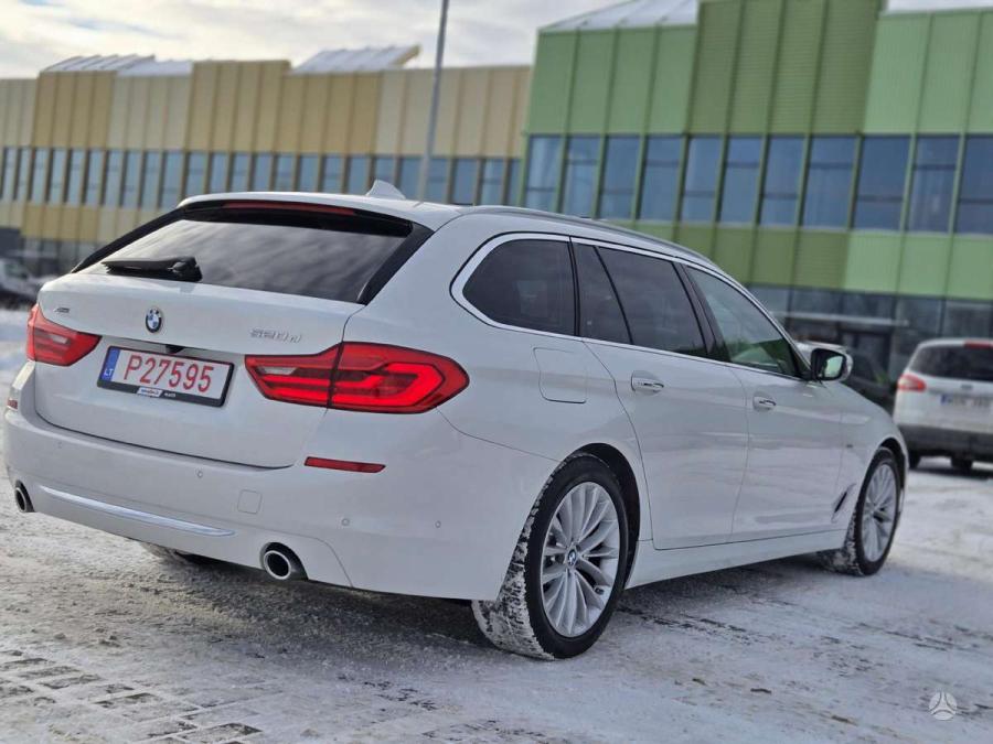 White BMW 520 2018 in Vilnius, with an engine capacity of 2.00 L and mileage of 331 thousand km for 16750 €, photo 5 on AUTOMOTO.COM.LV