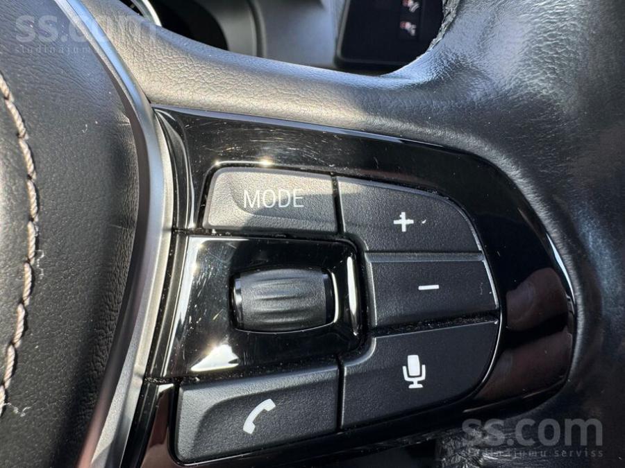 White BMW 520 2018 in Jelgava, with an engine capacity of 2.00 L and mileage of 215 thousand km for 17000 €, photo 12 on AUTOMOTO.COM.LV