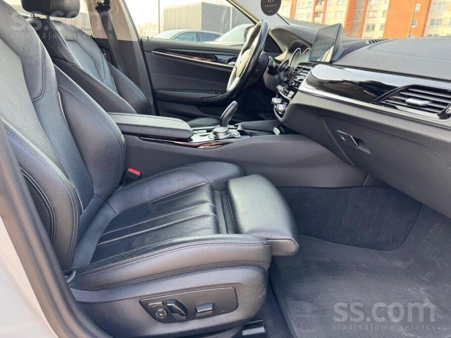 White BMW 520 2018 in Jelgava, with an engine capacity of 2.00 L and mileage of 215 thousand km for 17000 €, photo 20 on AUTOMOTO.COM.LV