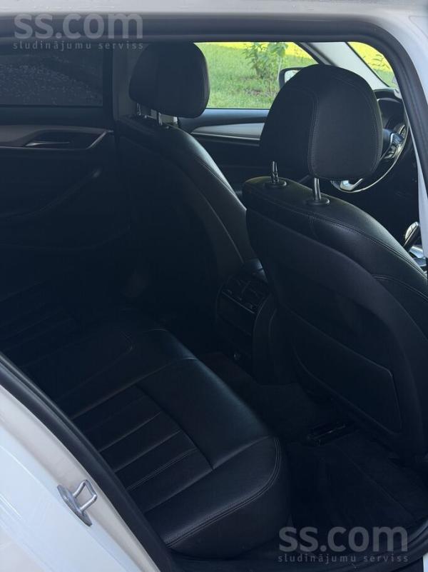 White BMW 520 2018 in Riga, with an engine capacity of 2.00 L and mileage of 278 thousand km for 14980 €, photo 10 on AUTOMOTO.COM.LV
