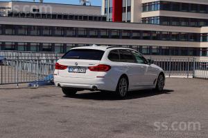 White BMW 520 2018 in Riga, with an engine capacity of 2.00 L and mileage of 278 thousand km for 14980 €, photo 7 on AUTOMOTO.COM.LV