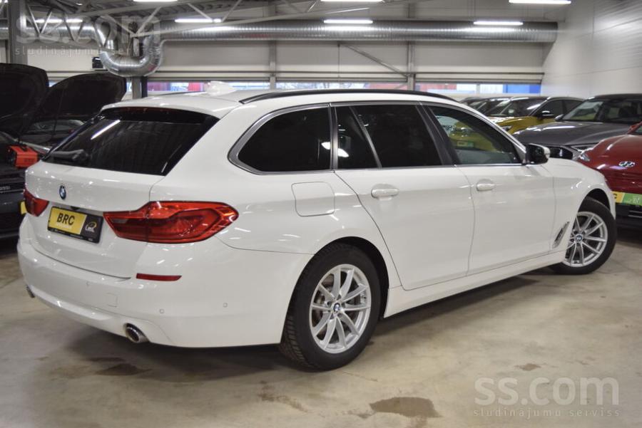 White BMW 520 2019 in Riga, with an engine capacity of 2.00 L and mileage of 327 thousand km for 13900 €, photo 2 on AUTOMOTO.COM.LV
