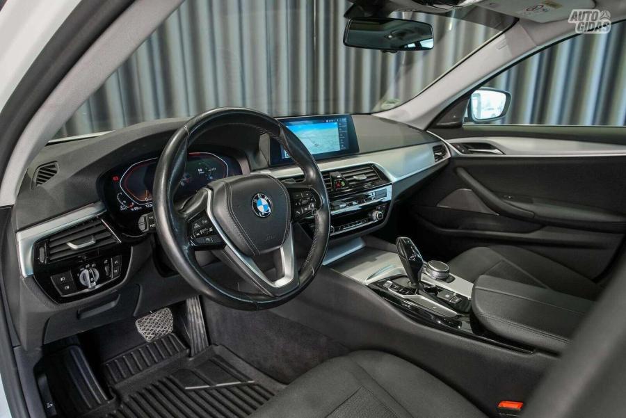 Balts BMW 520 2019 Marijampole, ar dzinēja tilpumu 2.00 L un nobraukumu 144 tūkst. km par 18450 €, foto 25 vietnē AUTOMOTO.COM.LV