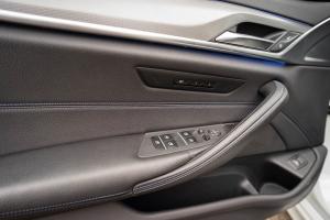 Balts BMW 520 2019 Rīga, ar dzinēja tilpumu 2.00 L un nobraukumu 218 tūkst. km par 18990 €, foto 17 vietnē AUTOMOTO.COM.LV