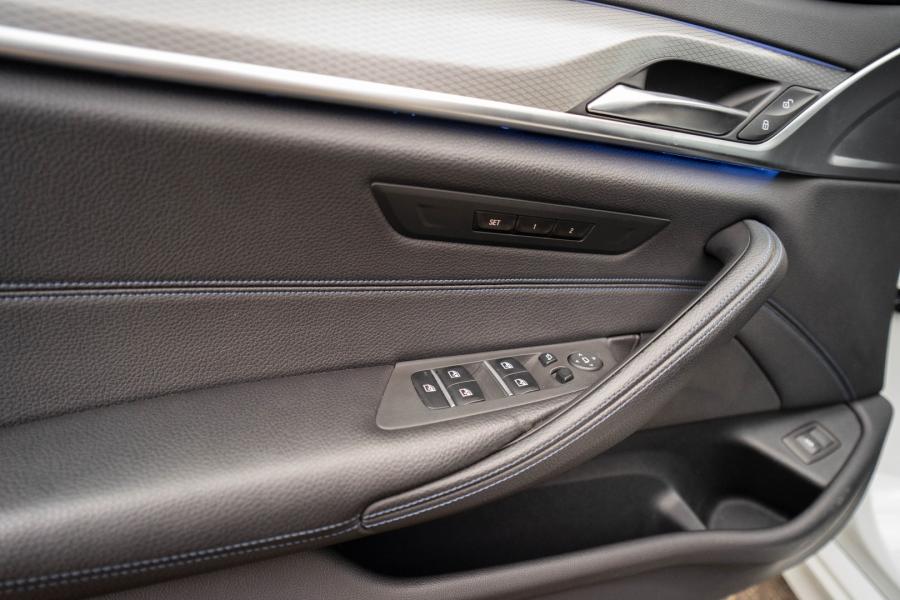 Balts BMW 520 2019 Rīga, ar dzinēja tilpumu 2.00 L un nobraukumu 218 tūkst. km par 18990 €, foto 17 vietnē AUTOMOTO.COM.LV