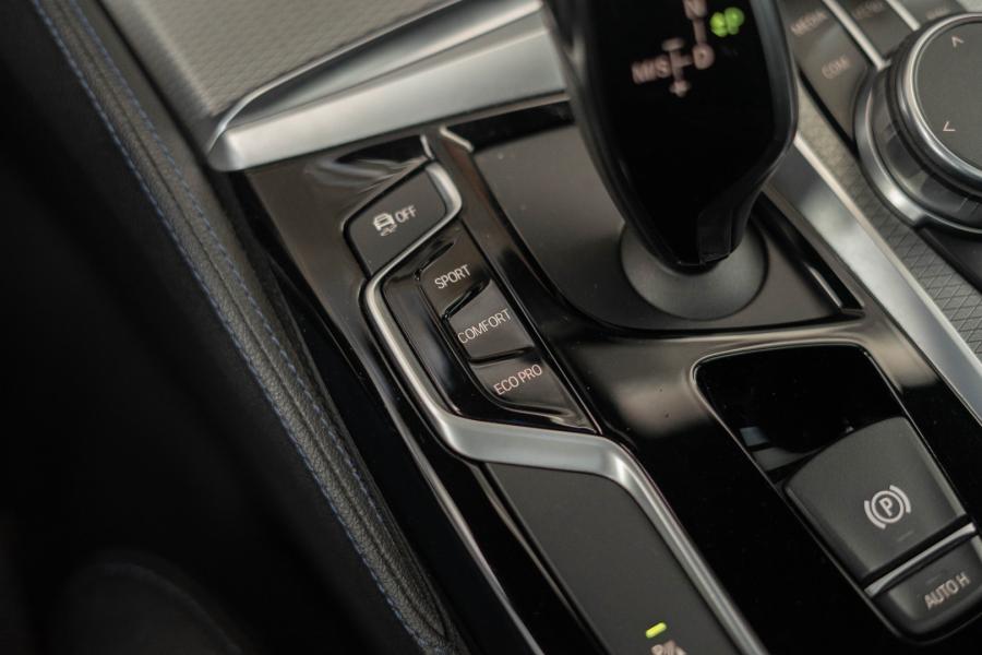 Balts BMW 520 2019 Rīga, ar dzinēja tilpumu 2.00 L un nobraukumu 218 tūkst. km par 18990 €, foto 22 vietnē AUTOMOTO.COM.LV