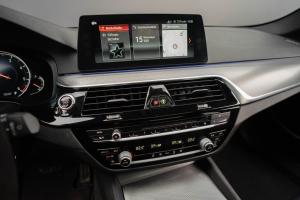 Balts BMW 520 2019 Rīga, ar dzinēja tilpumu 2.00 L un nobraukumu 218 tūkst. km par 18990 €, foto 24 vietnē AUTOMOTO.COM.LV