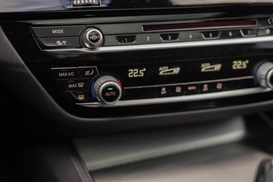 Balts BMW 520 2019 Rīga, ar dzinēja tilpumu 2.00 L un nobraukumu 218 tūkst. km par 18990 €, foto 28 vietnē AUTOMOTO.COM.LV