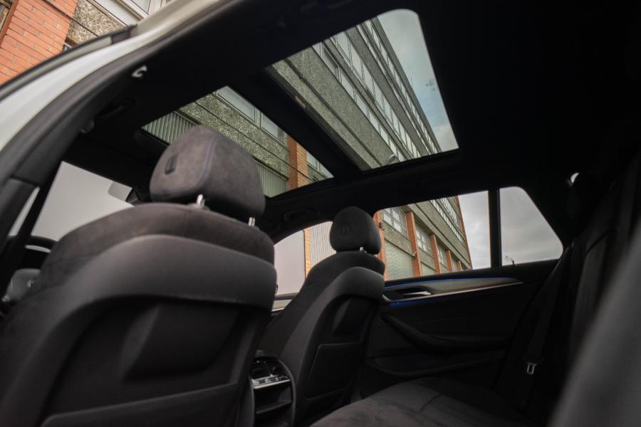 Balts BMW 520 2019 Rīga, ar dzinēja tilpumu 2.00 L un nobraukumu 218 tūkst. km par 18990 €, foto 38 vietnē AUTOMOTO.COM.LV